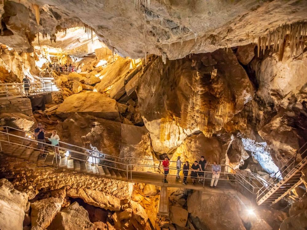 A Must-Read Guide To Exploring Jenolan Caves | Australian Traveller