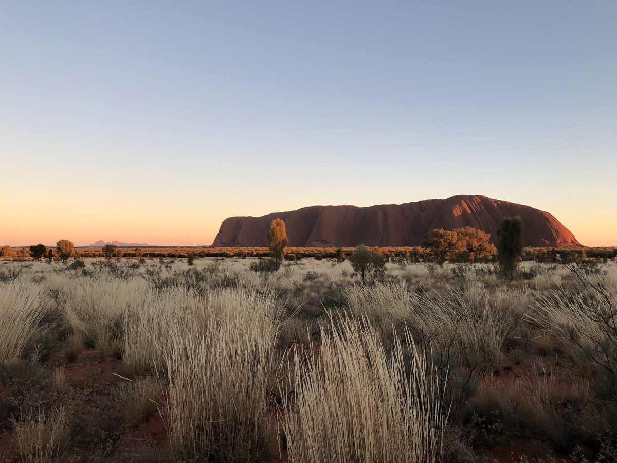 Why these Aussie couples have visited Uluṟu so much they've lost count