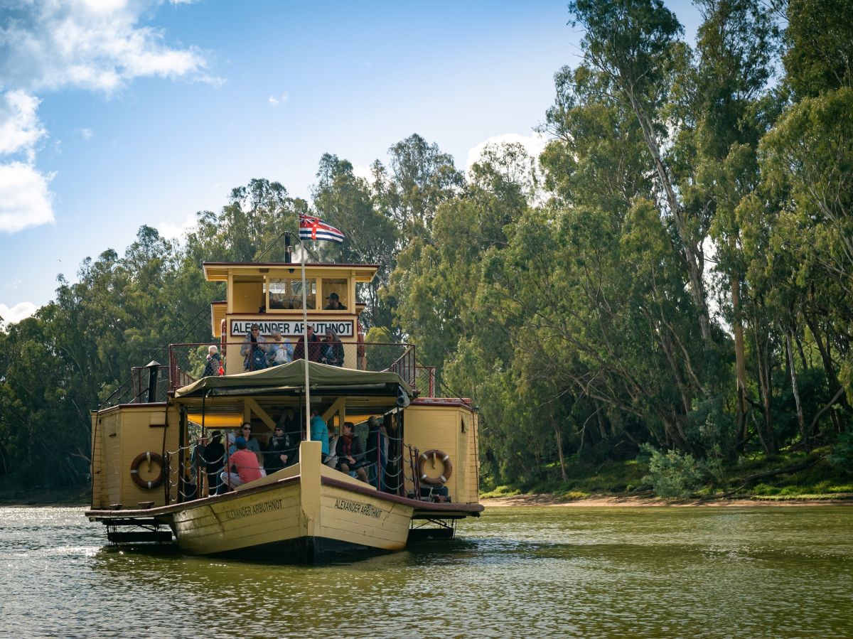 Explore wine towns and sculpture trails on a 3-day Murray River cruise ...