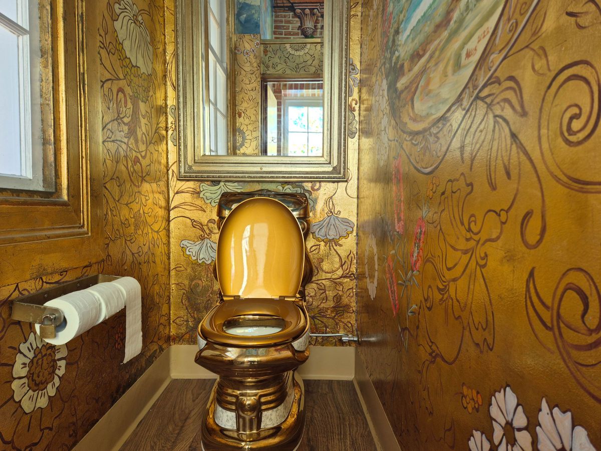 Australia's most unique public toilet is dubbed the Cistern Chapel ...